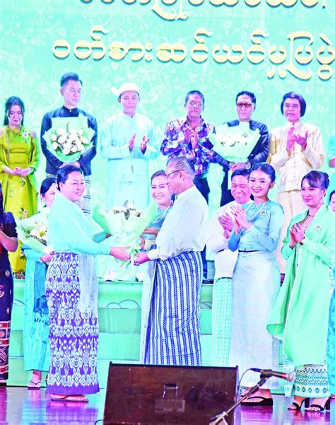 နိုင်ငံတော်စီမံအုပ်ချုပ်ရေးကောင်စီဥက္ကဋ္ဌ နိုင်ငံတော်ဝန်ကြီးချုပ်၏ဇနီး