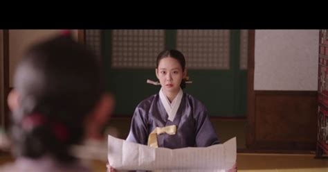 춘화연애담 한승연 베드신 노출 카라 의상이 더 짧아요 웃음