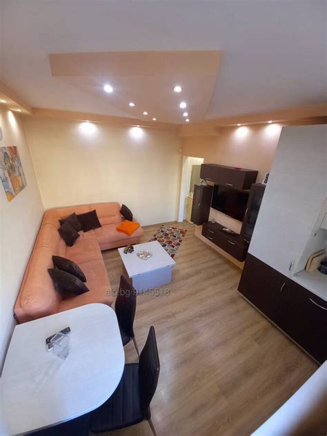 Пловдив Тристаен тухлен обзаведен Тристаен апартамент под наем 70 кв м Обзаведен Последен етаж