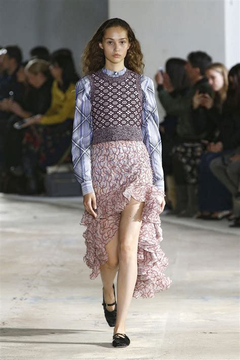 Giambattista Valli Ready To Wear Fashion Show Collection Spring Summer