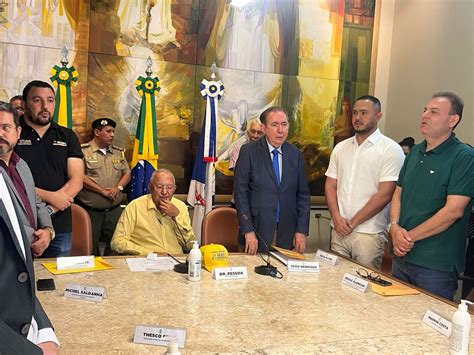 Prefeito de Teresina assina licitação de R 100 milhões para asfaltar