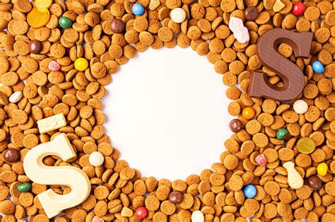 텍스트를 위한 복사 공간이 있는 네덜란드 휴일 Sinterklaas 배경 크루이드노텐 쿠키와 전통 네덜란드 과자 어린이 파티를