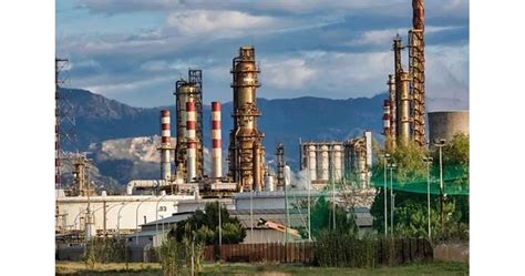 Цените на петрола и златото паднаха