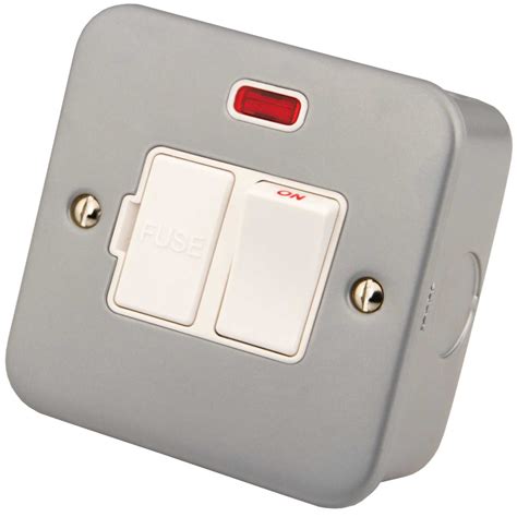M2 Metal 13a Switched Fused Spur With Neon Metal Clad 4021 045 Cef