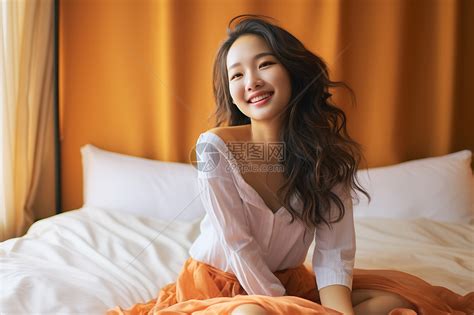 开心微笑的年轻女子高清图片下载 正版图片600656471 摄图网