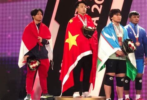 举重亚锦赛杨秋霞包揽三金金牌抓举总成绩