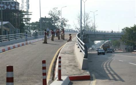 အင်းစိန်မြို့နယ်ရှိ ဌာနဆိုင်ရာရုံးများအနီးတွင် မိနစ်ပိုင်းသာခြား၍ ဗုံးပေါက်ကွဲမှု ၄ ကြိမ်ဆက