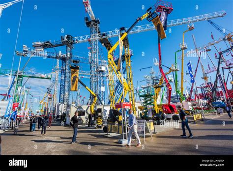 Bauma größte Messe für Baumaschinen Bergbaumaschinen und Baufahrzeuge in München