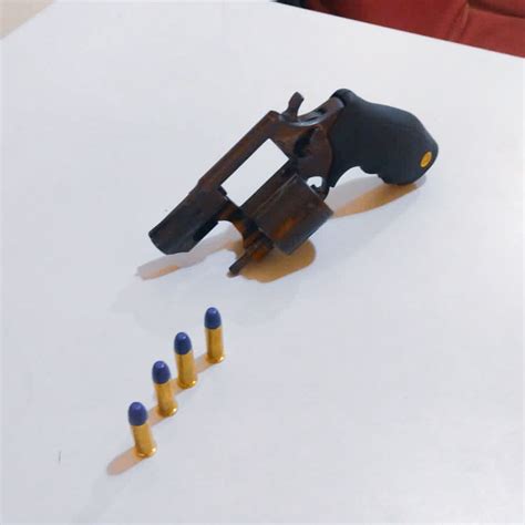 Adolescente é Flagrado Com Arma E Munições No Bairro Aterrado Em Volta