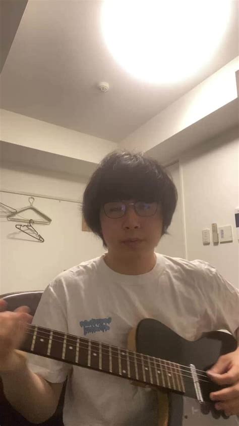 崎山蒼志さんのインスタグラム動画 崎山蒼志instagram「インスタライブ！髪の毛がエンジンかかってる？」5月25日 20時24分