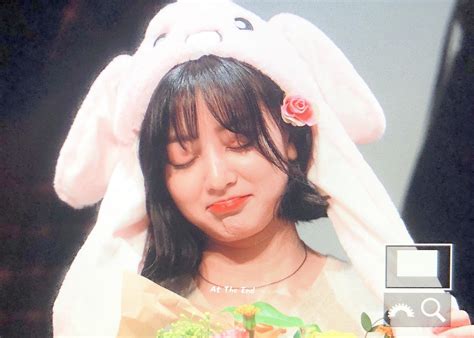 오늘자 트와 지효 토끼머리 쓴 거 떴는데 모자가 눈에 안 들어와 인스티즈 Instiz 연예 카테고리