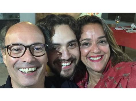 Ex apresentadora recusou Copa do Mundo pelo filho e deixou TV para ser dona de casa Não me