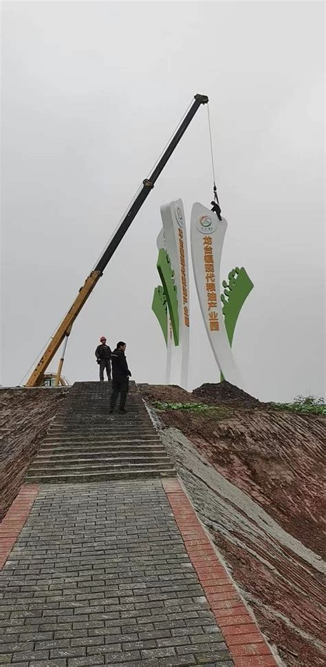 村名牌施工完成，请各路高手指正。鹰钩鼻的春天 站酷zcool