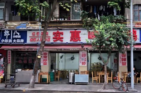 广东深圳，一女子和闺蜜自带两瓶红酒去吃饭，期间因为天气炎热，便要服务员打开了空调，两人大快朵颐，一吃就是6小时。谁曾想，酒足饭饱买单时，账单上