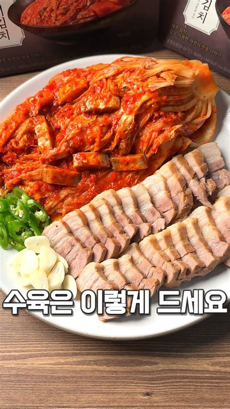 김치썬데🥬 핫케익 가루가 많아서 완전 초간단한 핫도그를 만들어 봤어요 한 입에 쏙 들어가니 파티때 핑거푸드로 내놔도 좋을 것 같아요 저는 튀기면서 한 10개는 먹은 것