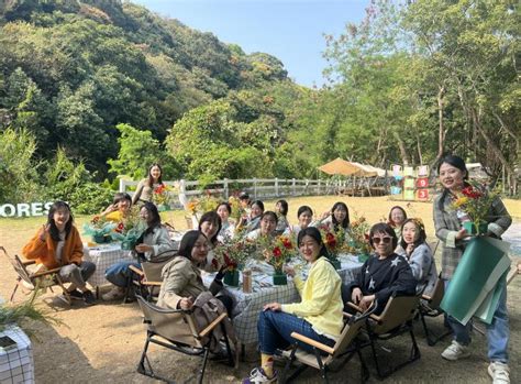 中国一冶深圳公司组织女职工踏春“迎三八”