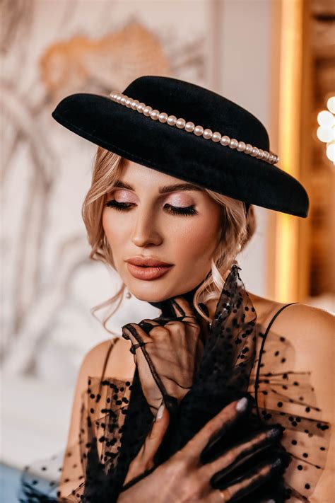 Девушка в шляпке