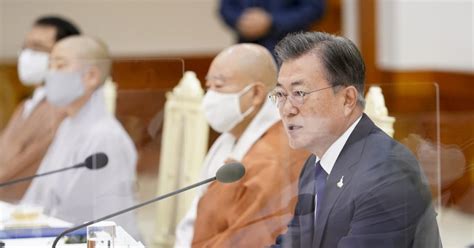 문대통령 불교계 만나 남북 만남·대화 포기 않을 것종합