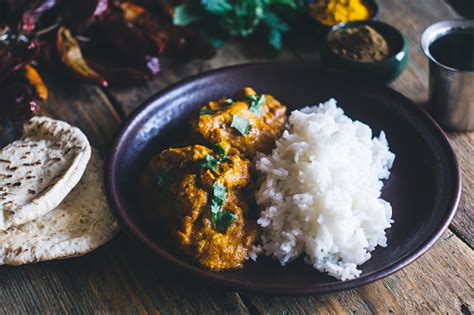 치킨 티 카 Masala 오래 된 나무 테이블 0명에 대한 스톡 사진 및 기타 이미지 Istock