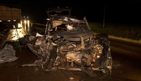 Duas Pessoas Morrem Após Colisão Entre Carro E Carreta Na Rodovia Cunha