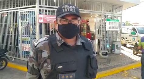VÃ DEO Bandidos sequestram frentista e roubam cofre de posto na Duque
