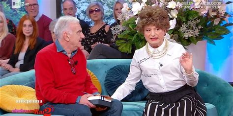 Citofonare Rai2 202223 La Signora Coriandoli E Gene Gnocchi A