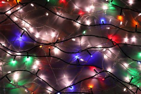 No compres nuevas Cómo reparar tus luces navideñas