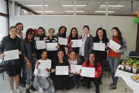 Confira Formatura da 5ª turma do Curso Arte de Costurar Fundação