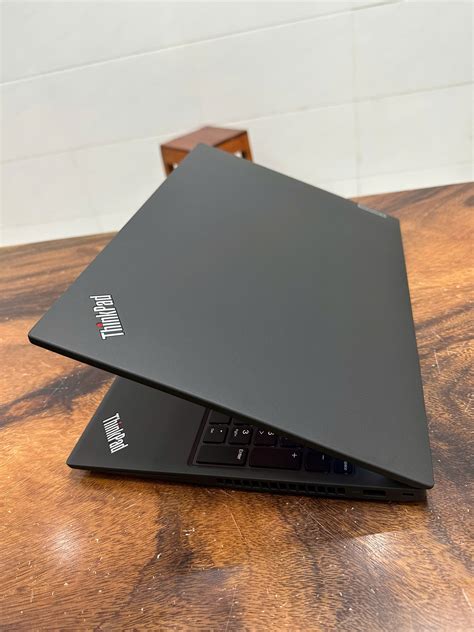 Thinkpad P16s Gen 2 Core I7 1370p Ram 32g 1tb 16in Fhd