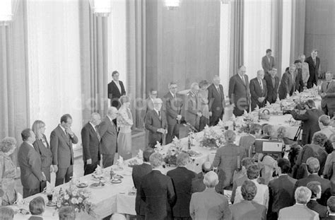 Berlin E Honecker Spricht Auf Empfang Von Sportlern Im Staatsrat Der Ddr