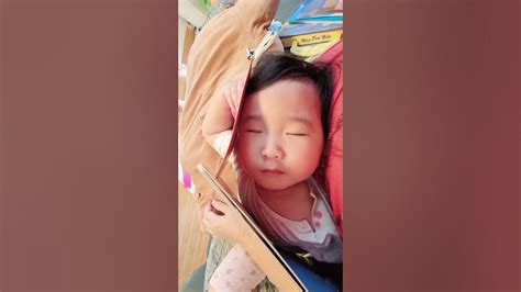 책읽다가 아빠 배에 기대서 자는 딸 💕 Youtube