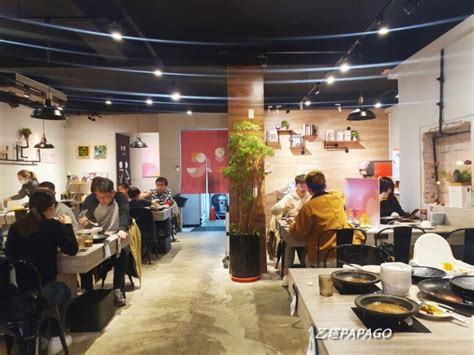 新竹火鍋推薦｜肉多多火鍋新竹巨城店，超美味石頭火鍋，肉質q彈好吃，自助吧無限吃到飽，網路聲量排行第一名，又開了50家分店！新竹火鍋口袋名單