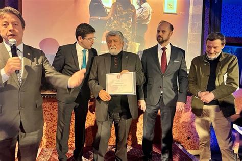 Вежди Рашидов стана почетен член на Кралския артистичен кръг