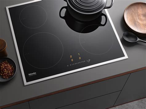 Miele KM 7201 FR Индукционная панель конфорок с сенсорным управлением