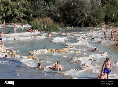 Saturnia Italien 13 September 2022 Die Menschen Baden In Den