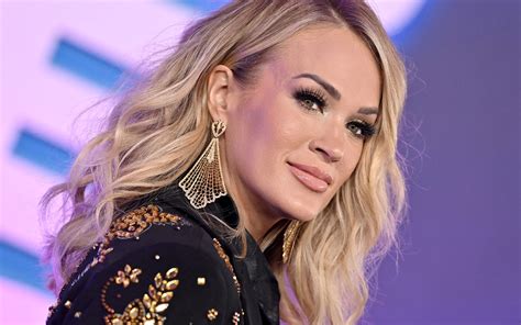 Carrie Underwood S Vertical Wall Is A New Way To Grow Plants Homes