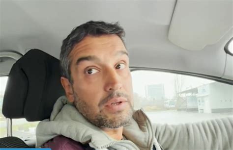 ПЪЛЕН АБСУРД Мъж си купи скъпа кола от данъчните доставиха му я без двигател и части