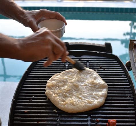 How To Make Grilled Pizza Pizza On The Grill Easy Grilled Pizza