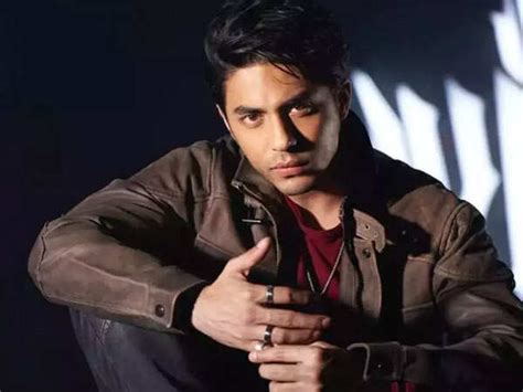 Watch Shah Rukh Khans Son Aryan Khan Shoots For His Directorial Debut