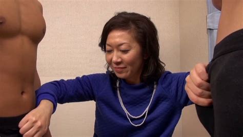 人妻avデビュードキュメント 高級住宅地からやって来た本物セレブ妻！ 夫に隠れて破廉恥三昧 一条麗47歳 アダルト動画 ソクミル