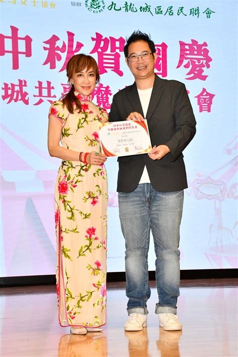 李玟coco逝世丨李玟妈妈丧女后首度公开露面 李思林获母亲鼓励做义工 星岛日报