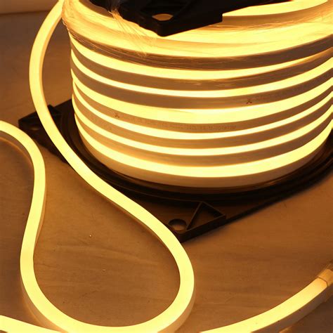 نورپردازی انعطاف‌پذیر با ریسه‌ شلنگی و چراغ مازی نور