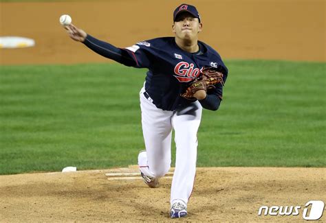 롯데 서준원 투수 미성년자 약취·유인 혐의 검찰 수사…방출 결정 뉴스1