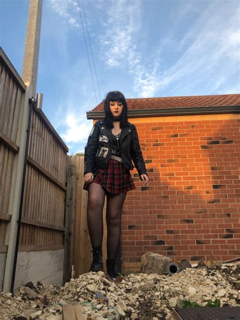Pin By Shay On Alt Baddies Alt Music Punk Outfits Aesthetic
