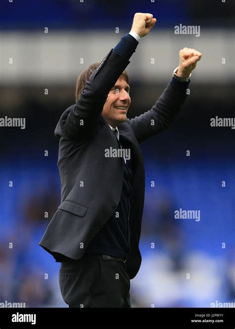 Chelsea Manager Antonio Conte Celebrates Victory Hi Res Stock