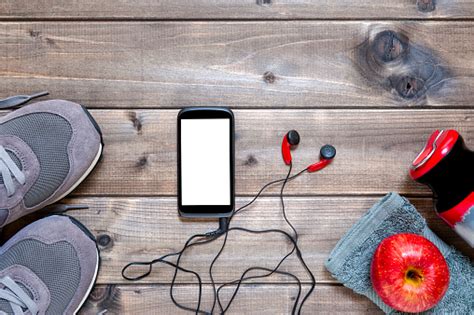 건강 한 식습관과 레저와 소박한 나무 배경에 야외 스포츠를 위한 장비 개념에 대한 스톡 사진 및 기타 이미지 개념 개인 장식품 개체 그룹 Istock