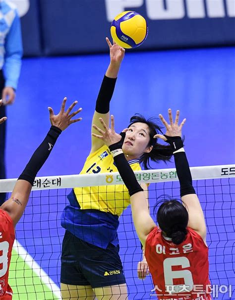ST포토 정지윤 블로커 위로 툭 네이트 스포츠