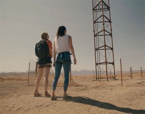 Sinopsis Film FALL Kisah Menegangkan Dua Wanita Terjebak Di Atas Menara Setinggi Meter