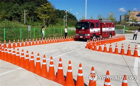 소방차 운전 실력 겨루는 소방관대회 연합뉴스