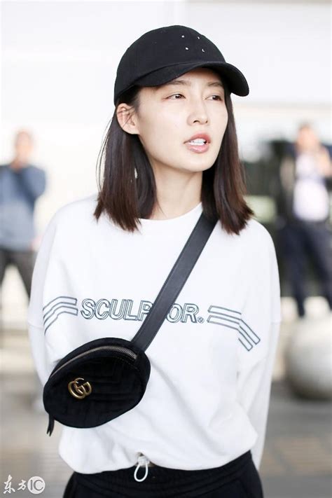 李沁現身北京機場隨意搭配不失個人氣質 每日頭條